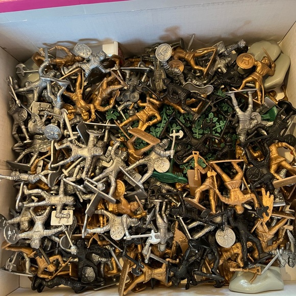 Toys | Assorted Metallic Colored Plastic Toy Medieval Knight Soldiers ...